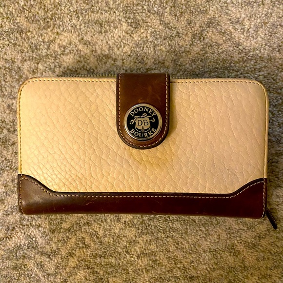 Dooney & Bourke | Accessories | Authentic Dooney Bourke Wallet | Poshmark